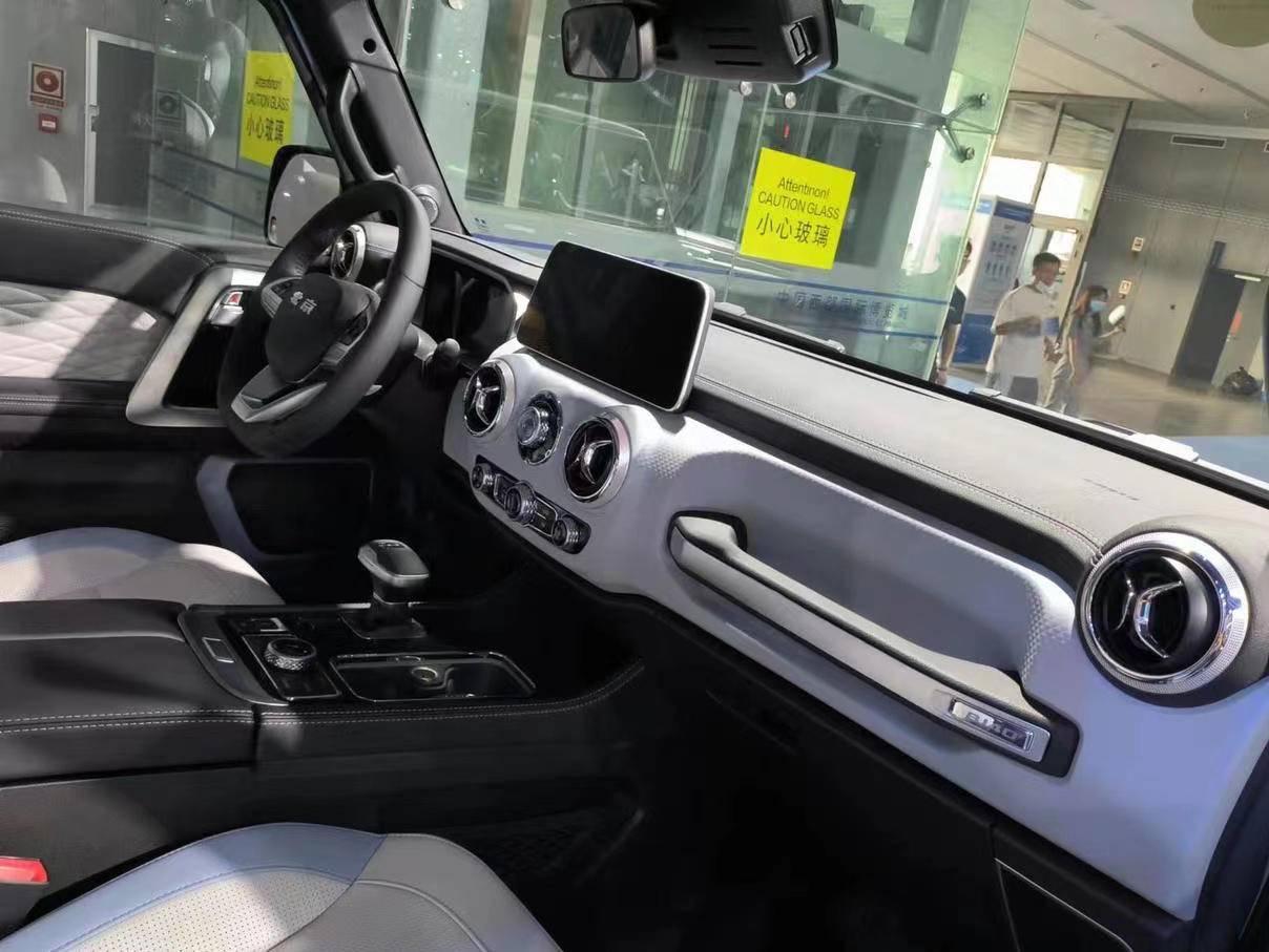 2022成都车展：北京越野超及40首次亮相 BJ40海风蓝同台登场