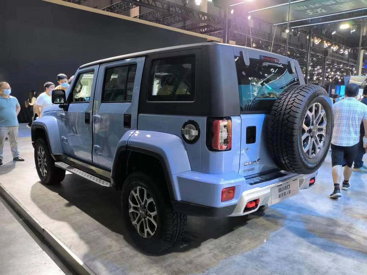 2022成都车展：北京越野超及40首次亮相 BJ40海风蓝同台登场