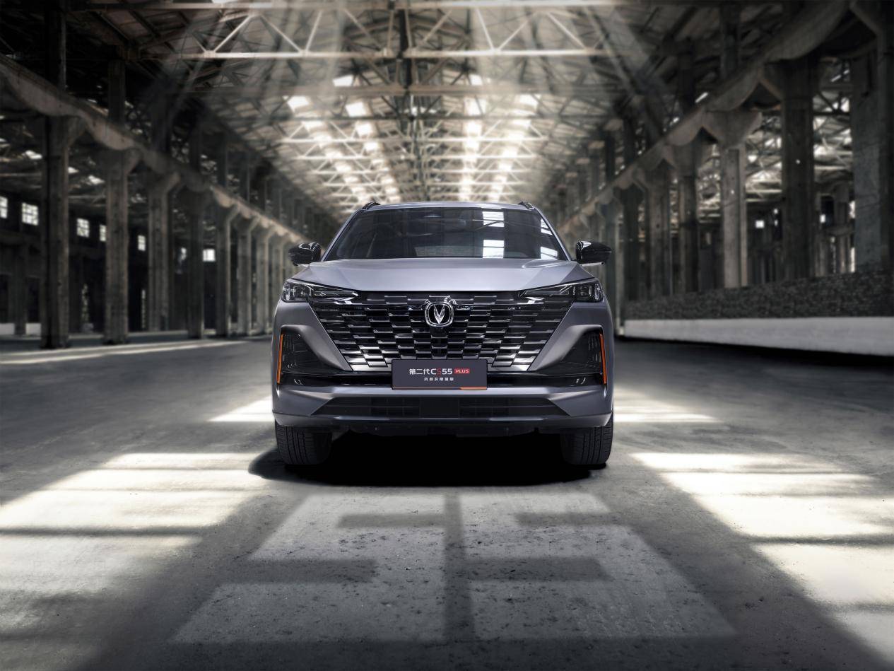 赛博朋克风 长安CS55PLUS 风暴灰限量版正式上市 售价12.59万元