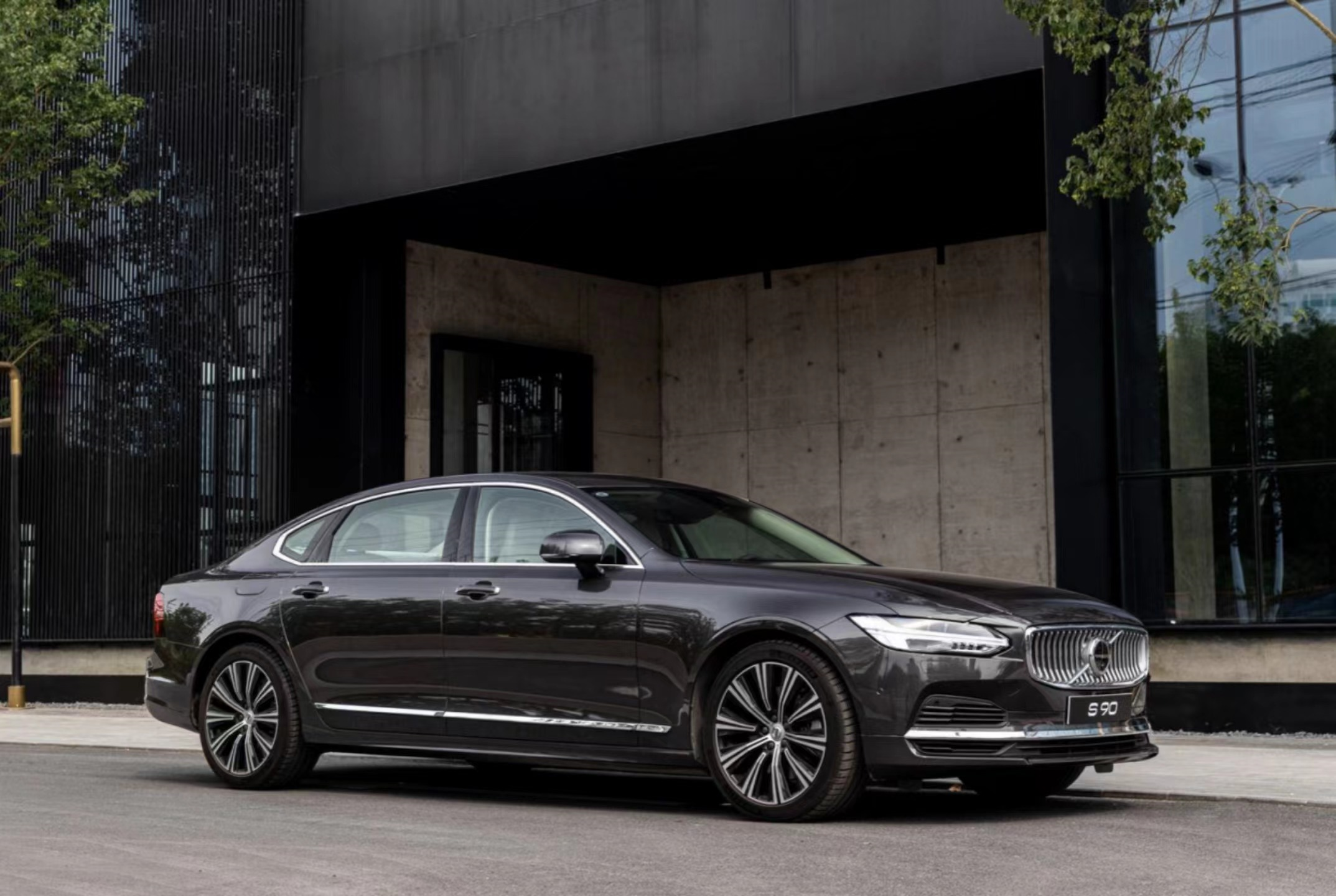 沃尔沃S90：彰显卓越品质与尊贵感的顶级轿车