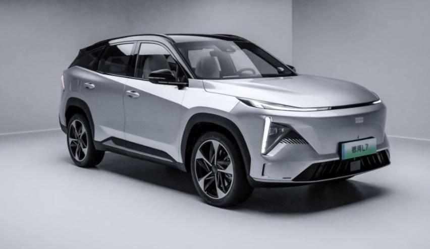 吉利银河L7 13.87万起售 “真香”新一代电混SUV