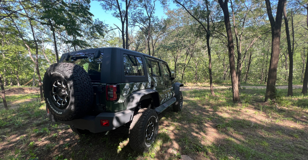 现款售价26.99万，2024款北京BJ40雨林穿越版亮相，搭载2.3T动力