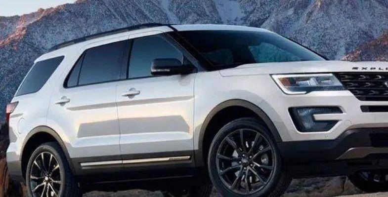 气场不输奥迪Q7，标配2.3T+10AT，这价格很厚道，直接放弃汉兰达