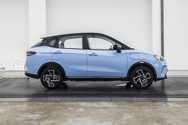 7.38万元起，哪吒AYA正式上市，配14.6英寸大屏+401km续航！