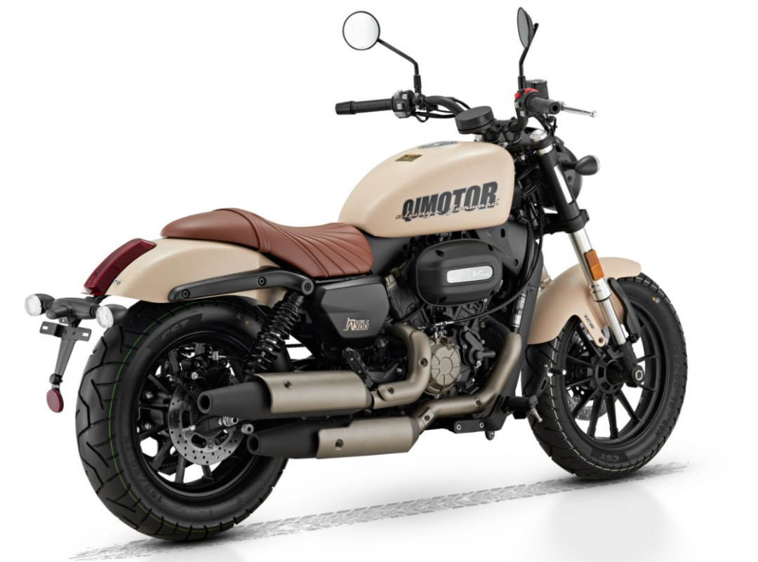 QJMOTOR闪300全新配色登场，焕新出街！