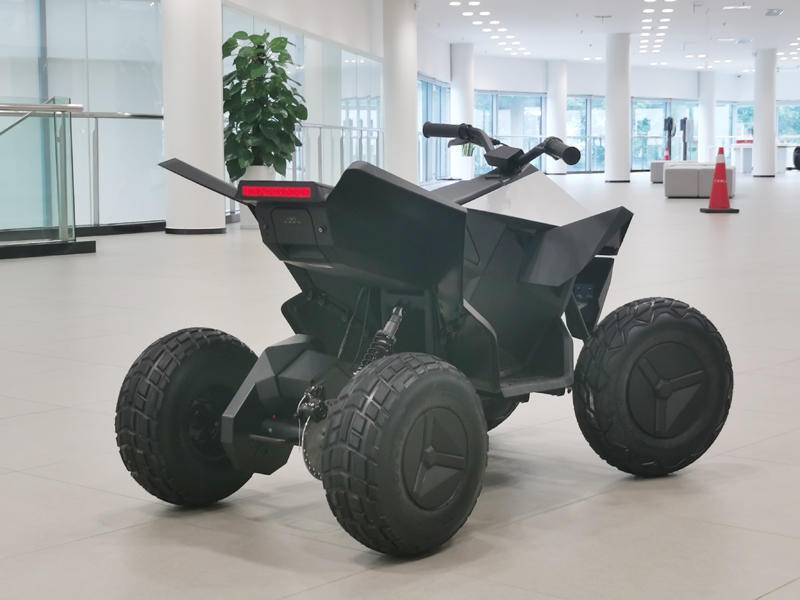 铖品记丨孩子玩得很开心！特斯拉Cyberquad到底有何魅力？