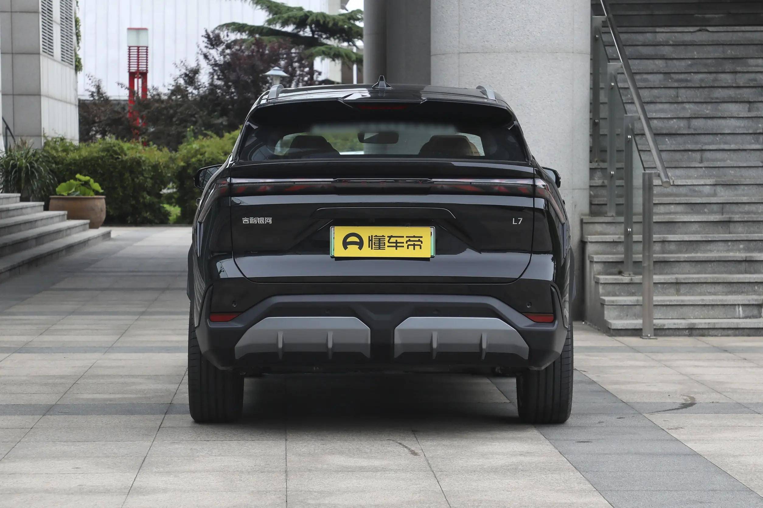 7月销量过万，13.87万起售，吉利银河L7能“打败”宋PLUS DM-i吗？