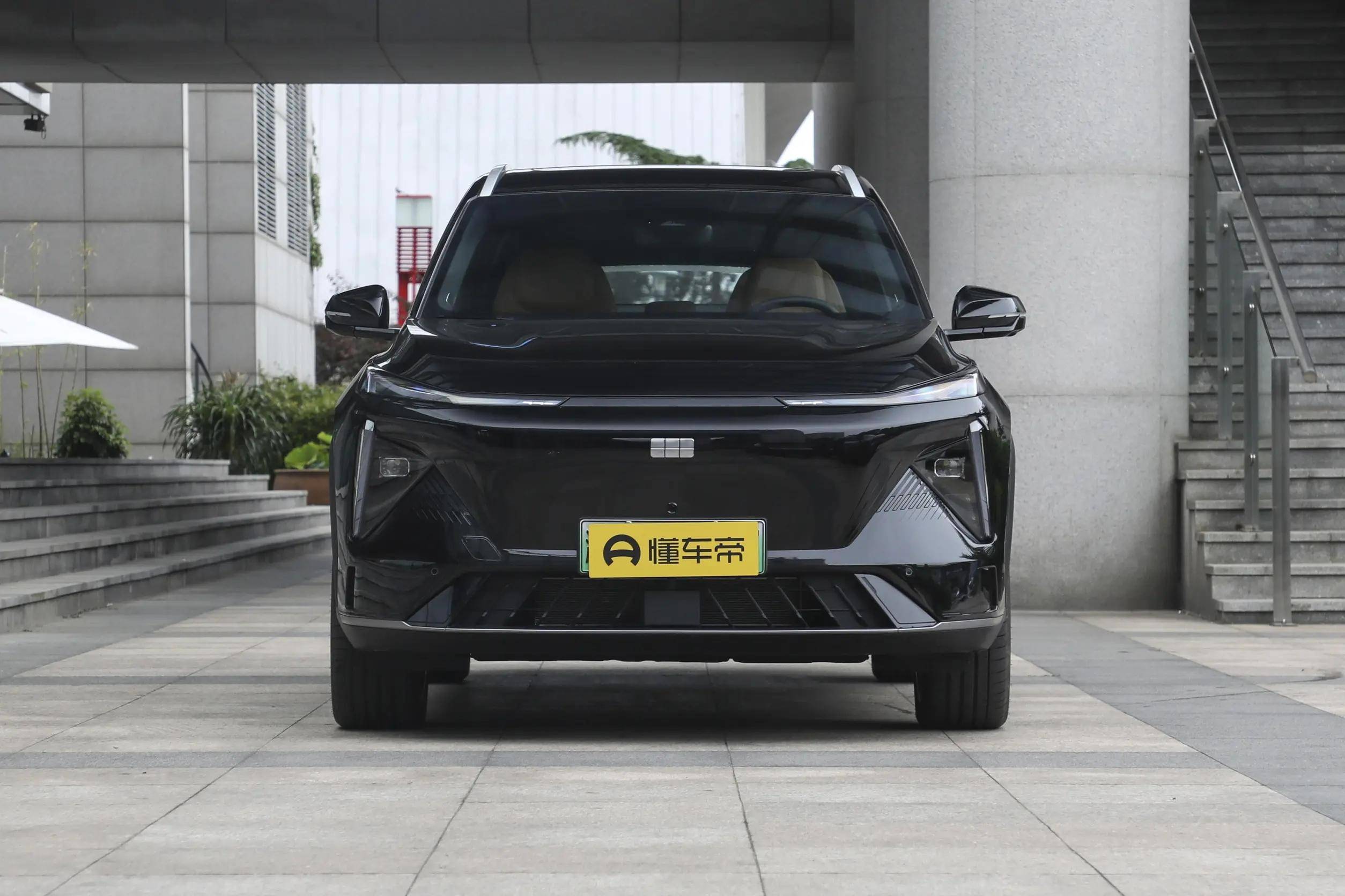 7月销量过万，13.87万起售，吉利银河L7能“打败”宋PLUS DM-i吗？