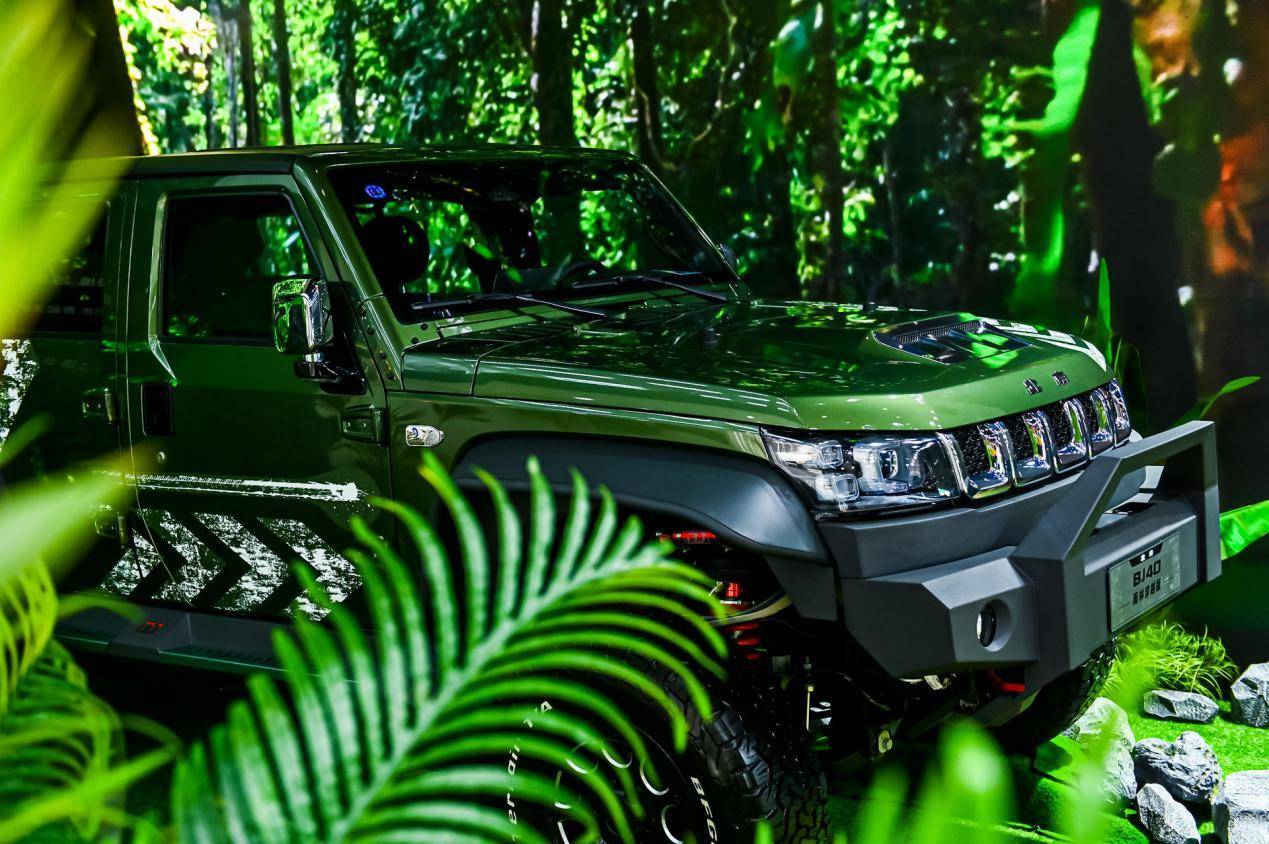 全新BJ40亮相，十载荣耀归来，北京汽车让越野体验更痛快