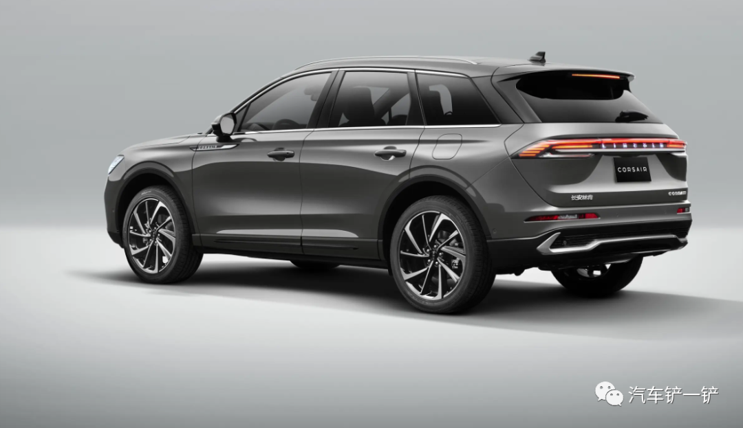 2台豪华SUV降价了！从24.58跌到21.2万，配2.0T+8AT，爆245马力