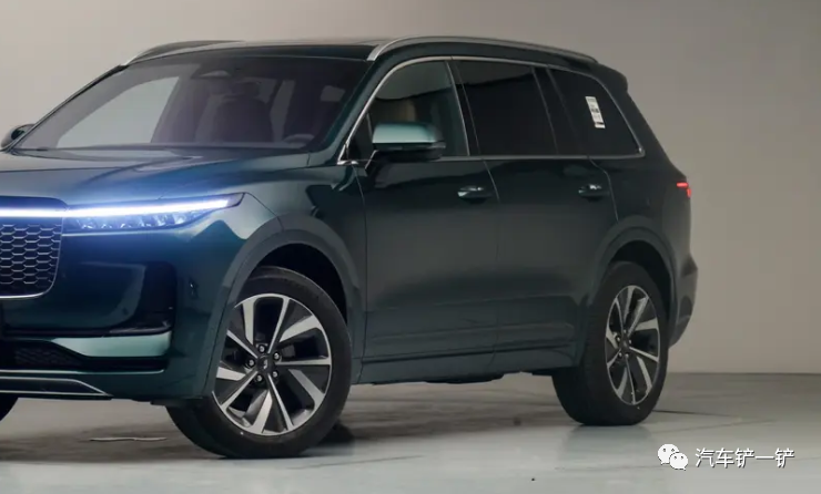 2台豪华SUV降价了！从24.58跌到21.2万，配2.0T+8AT，爆245马力