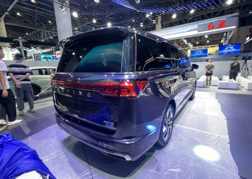 2023成都车展|瑞风RF8亮相，中大型电混MPV
