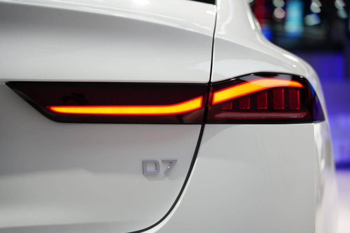 满身硬货，荣威D7搭载云宿座舱+全新斑马智行车机，给足诚意