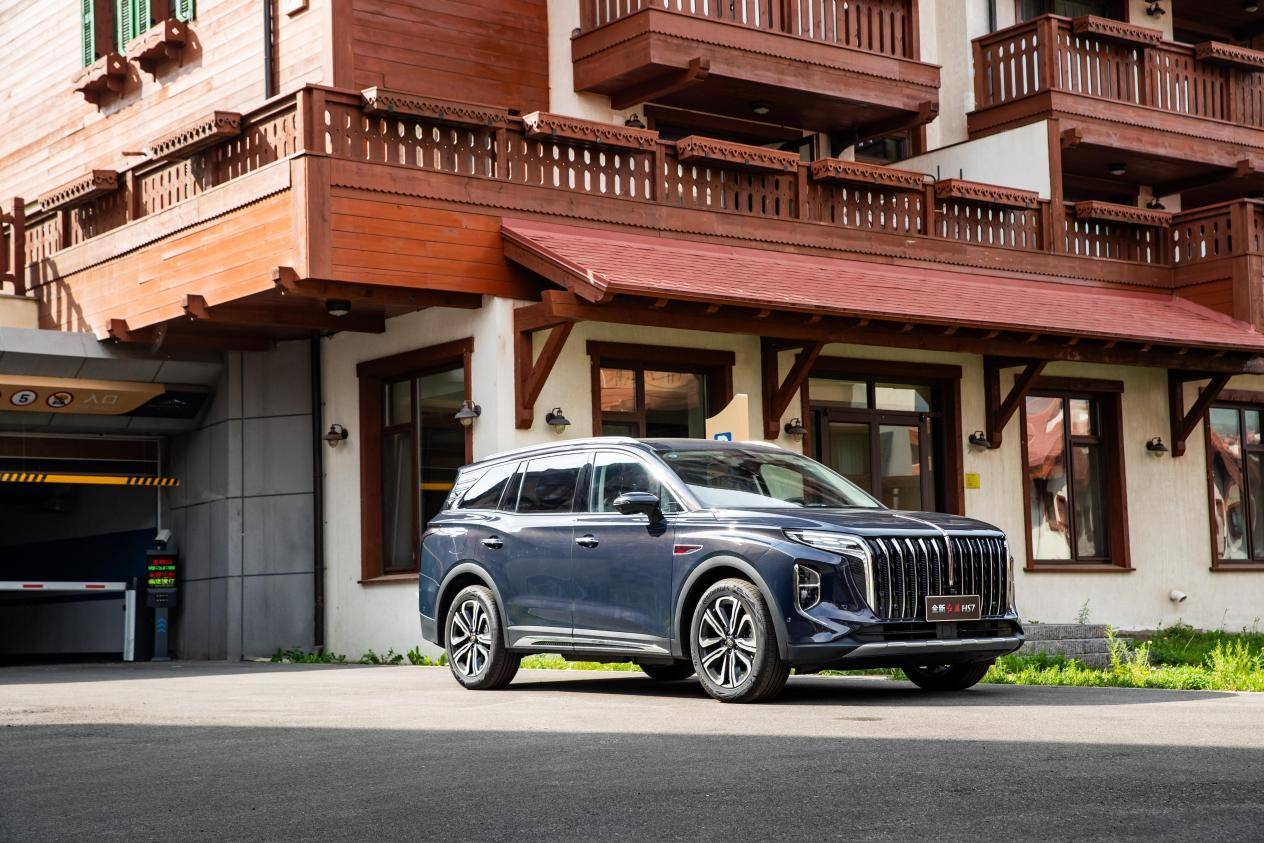 “心有大风景”，就别浪费好光阴！红旗HS7售价25.58万起