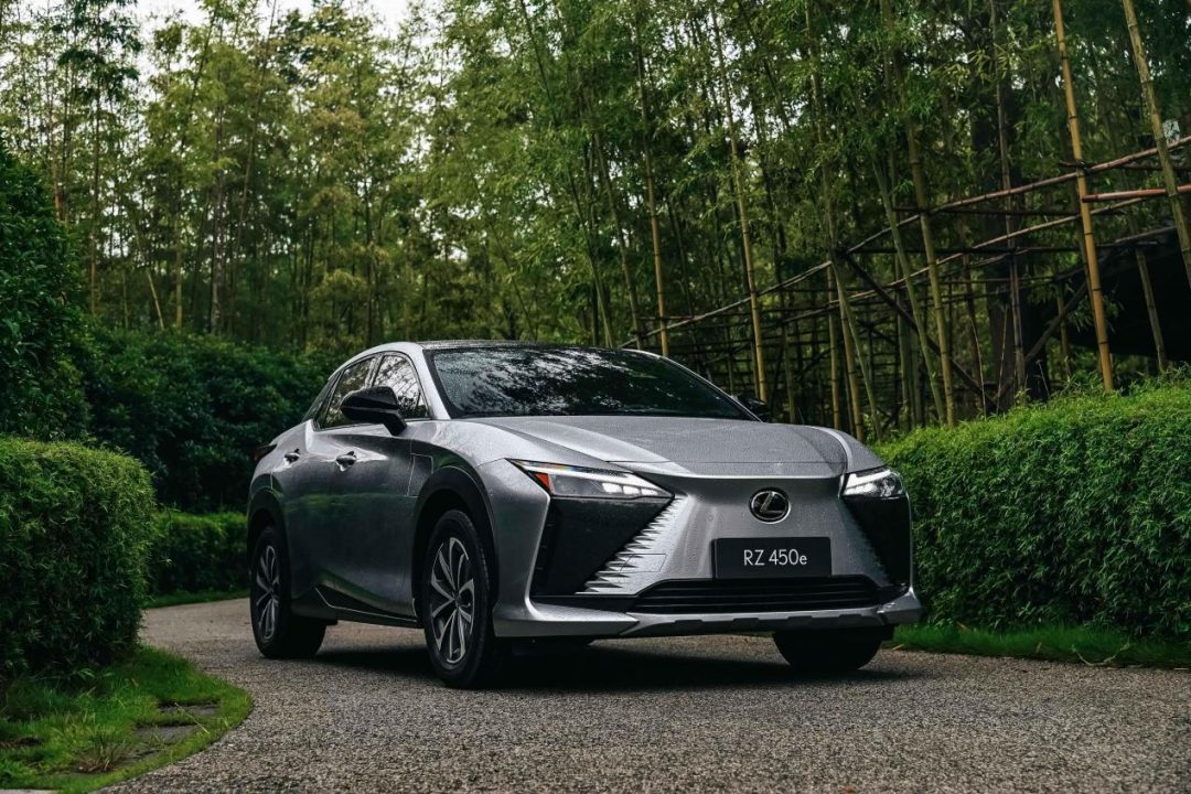 胜似闲庭信步 试驾雷克萨斯全新RZ