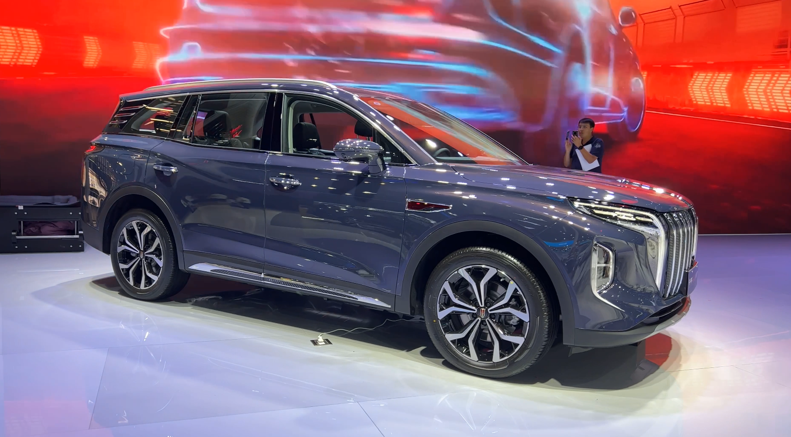 全新红旗HS7遇冷？尺寸和价格不占优势，合资对手实力强大