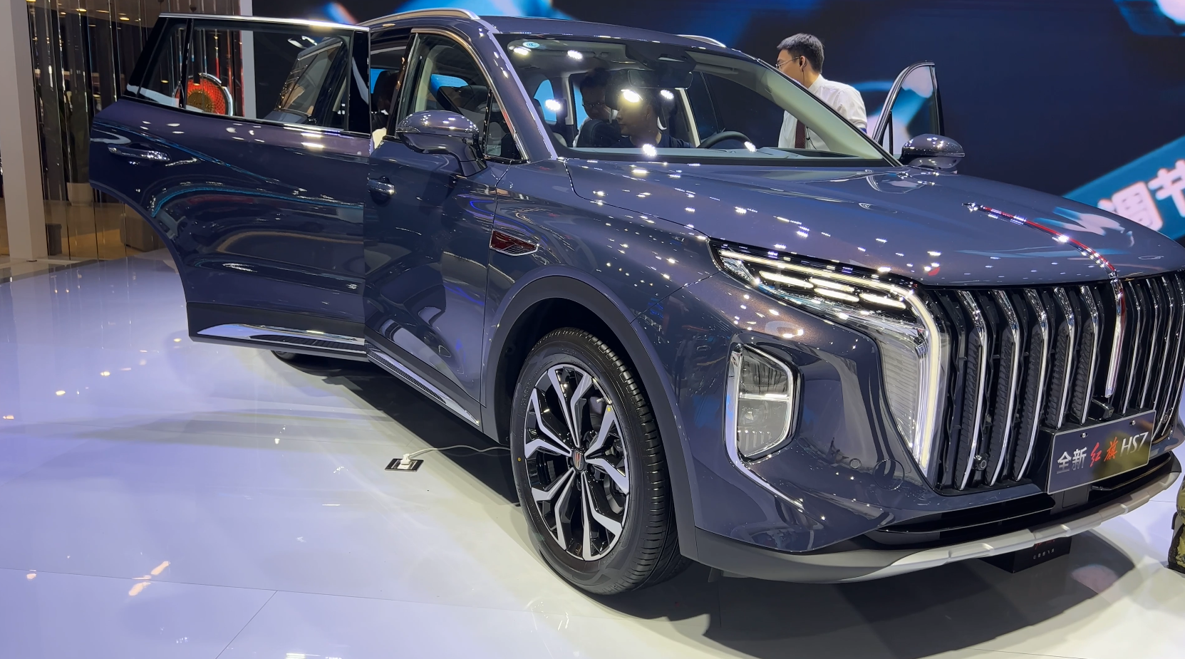 全新红旗HS7遇冷？尺寸和价格不占优势，合资对手实力强大