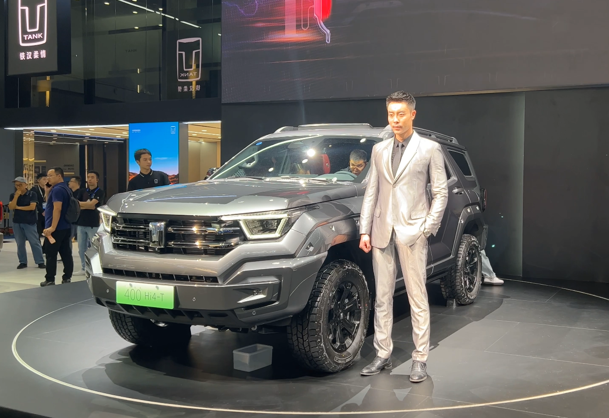坦克400 Hi4T定位失误吗？和豹5杠上了，纯燃油车型更受欢迎！