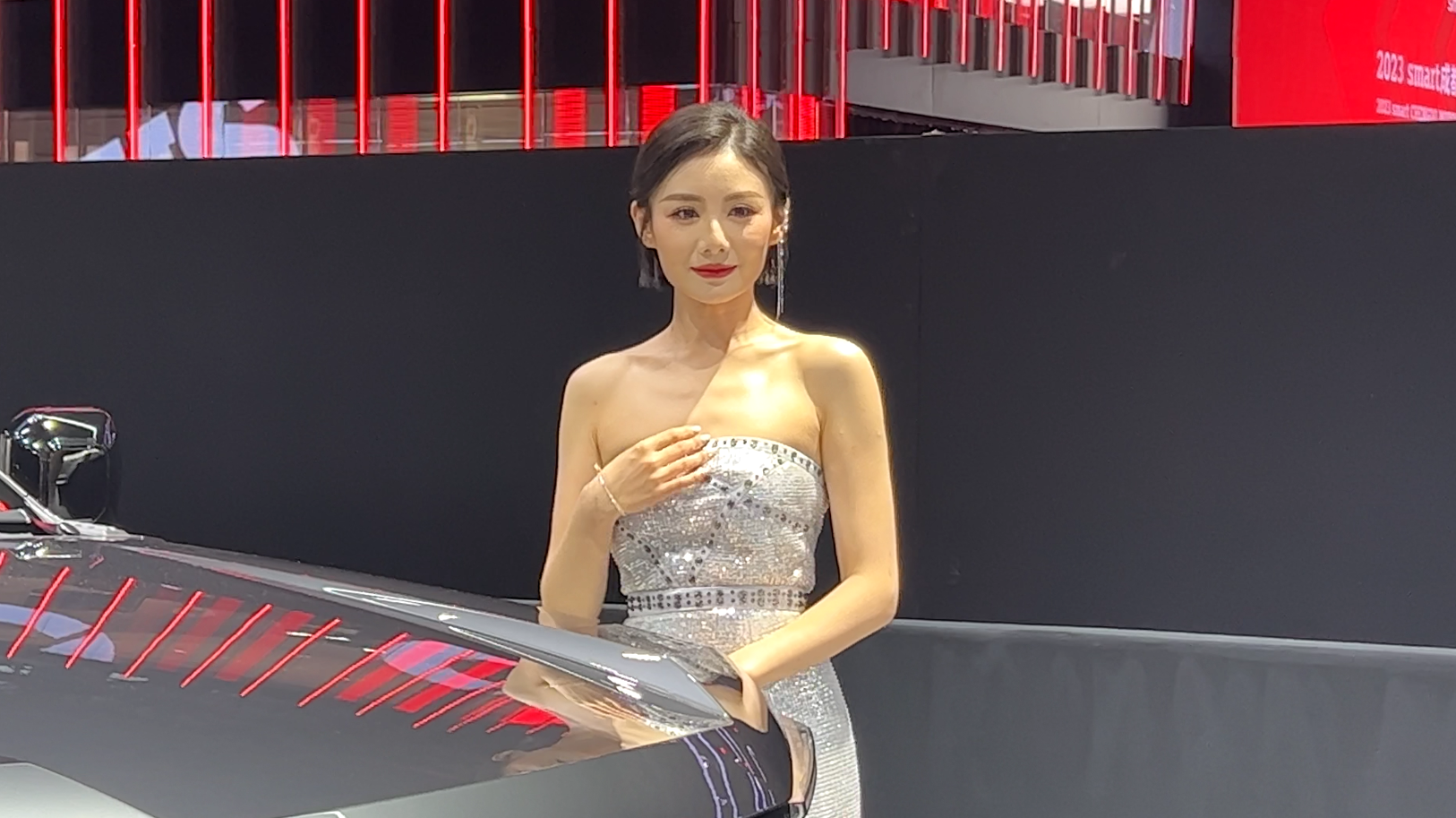 坦克400 Hi4T定位失误吗？和豹5杠上了，纯燃油车型更受欢迎！