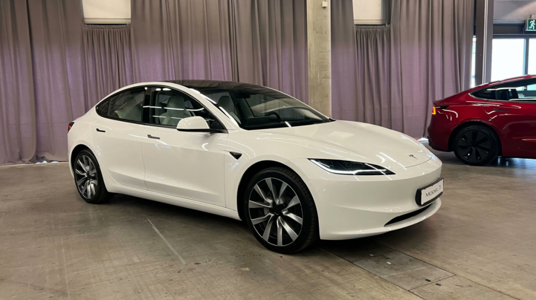 Model 3终于焕新了，这波冲不冲？