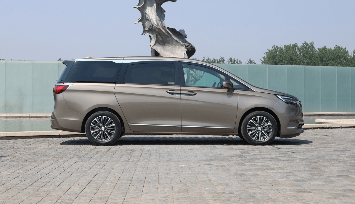 如果给江淮瑞风RF8换一张“脸”，张中的江淮瑞风或迎来跃迁