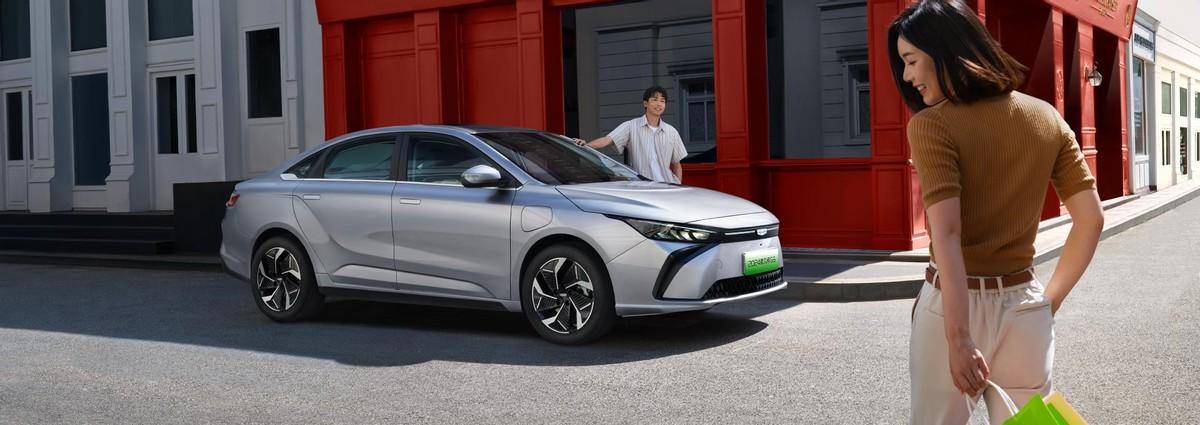 最便宜的华为车机?增配减价,2024款几何g6坐实“国民纯电家轿”