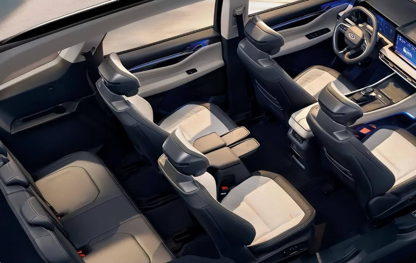 大马力混动、MPV座椅布局，福特锐界L比汉兰达更适合全家出游