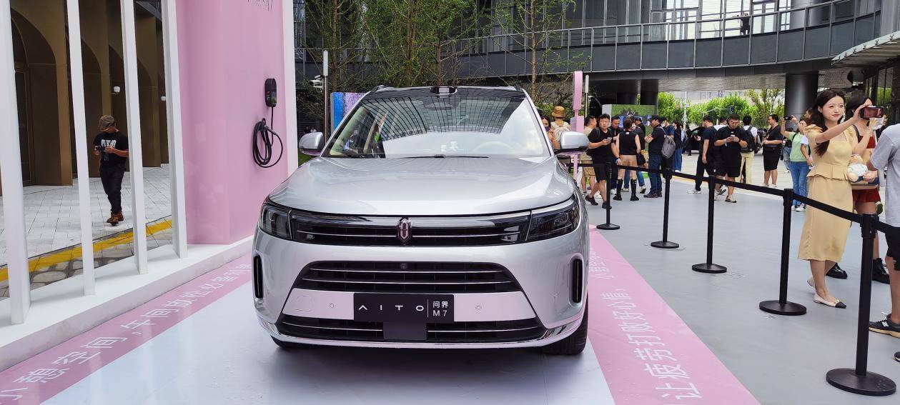 24.98万起售，AITO问界M7五座版正式上市，你会买单吗？