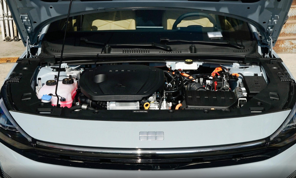 售价11.58万起，吉利银河L6上市，15万以内最值得买的插混轿车？