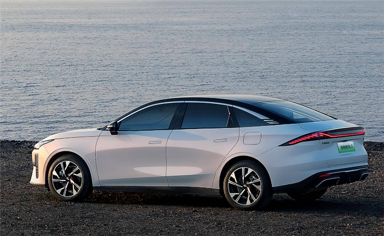 吉利银河L6，还是打不过比亚迪秦998吗？