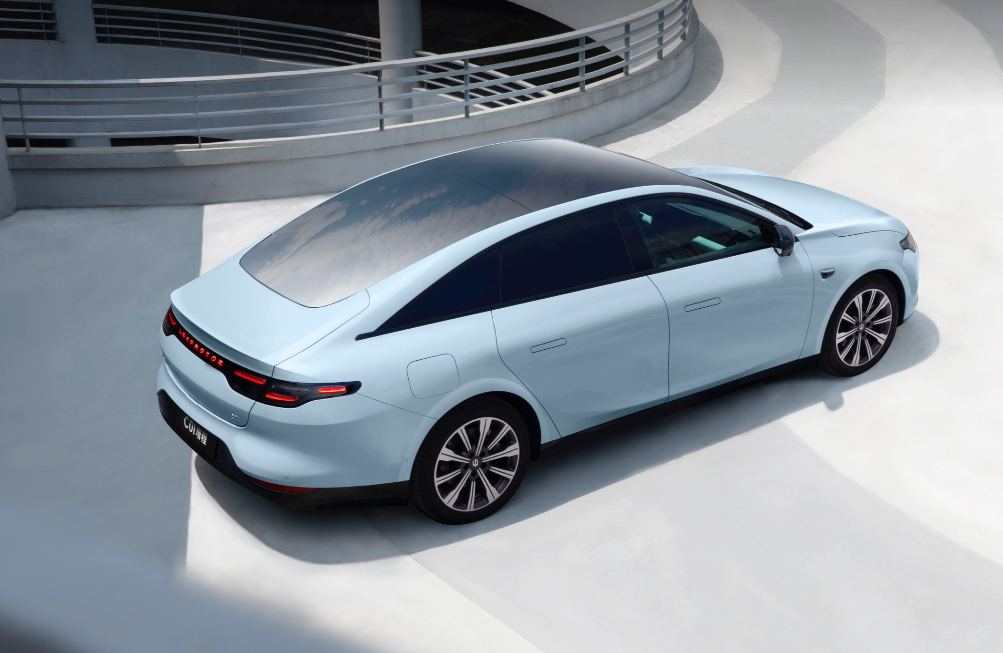 纯电续航316km！零跑C01增程版车型上市 售14.58万起