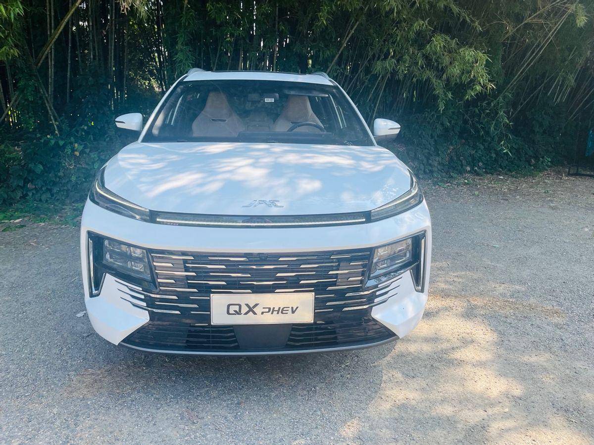 江淮QX PHEV标配纯电续航120km，售价12.99万起