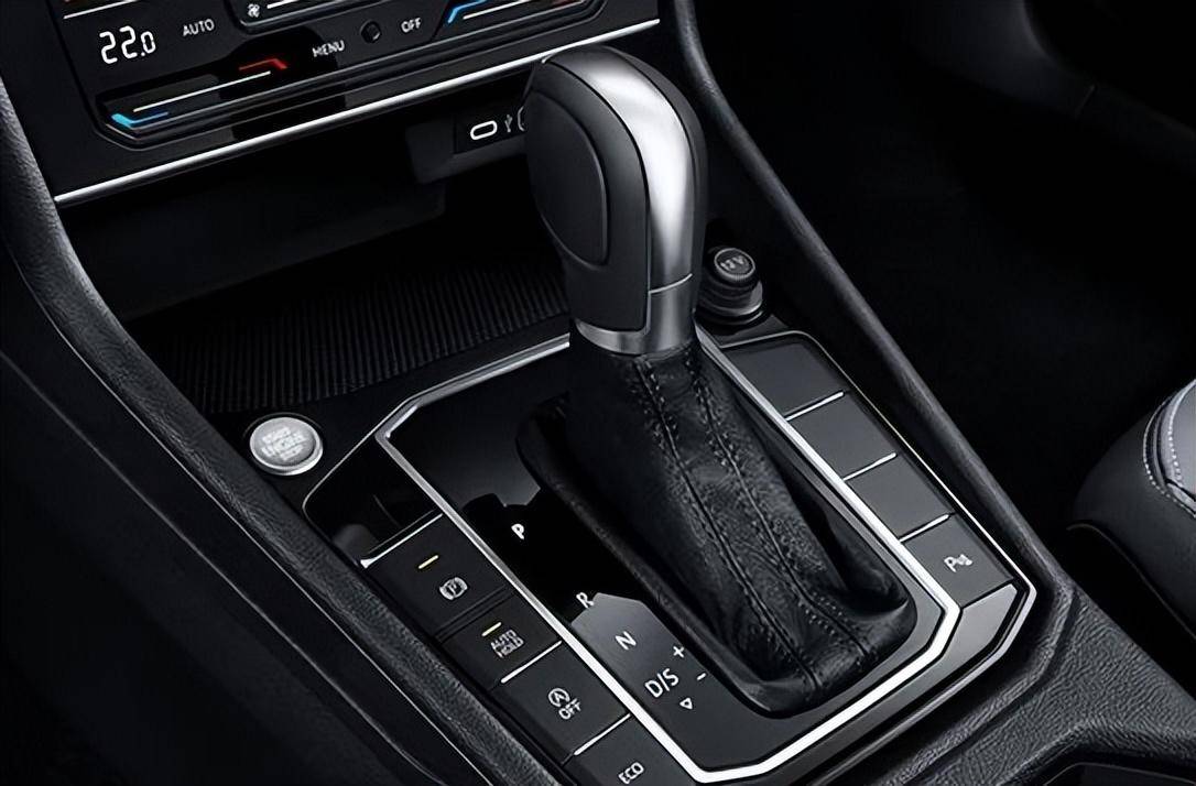 全新双脸设计，搭载1.5T EVO II净效发动机，2024款朗逸上市