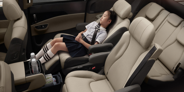 7座MPV“憋屈王”！长超5米标配2.0T+8AT，仅售21万却无人识货