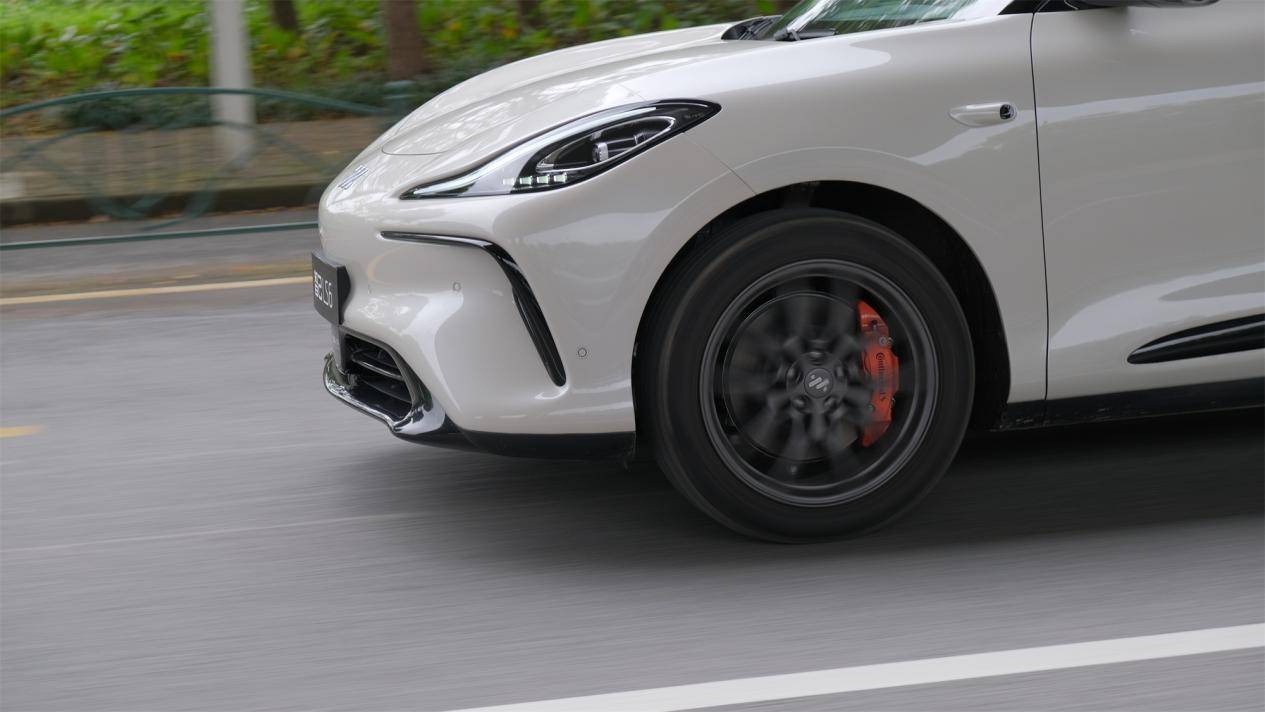 智己LS6首试！3.48s也可以很柔情，号称『史上最强6系』