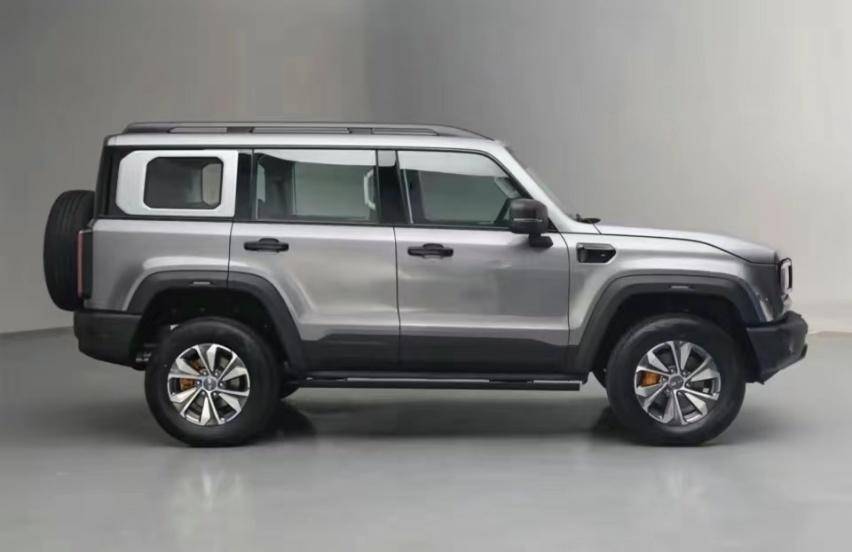 新款北京BJ40:竞争坦克300，但定价未免太过自信?