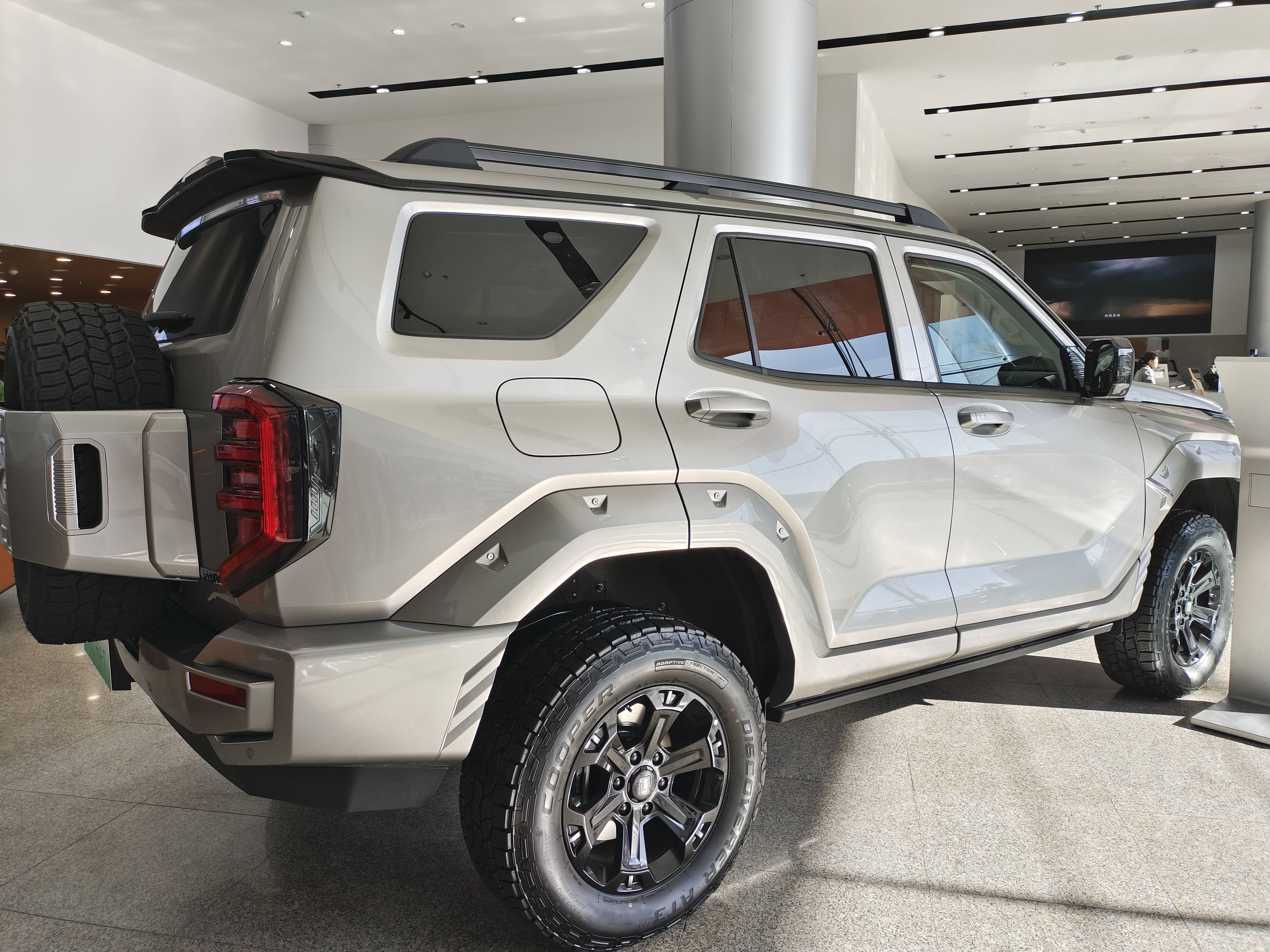 都市机能SUV野性来袭 魏牌&坦克品牌长春体验中心深度试驾坦克400 Hi4-T