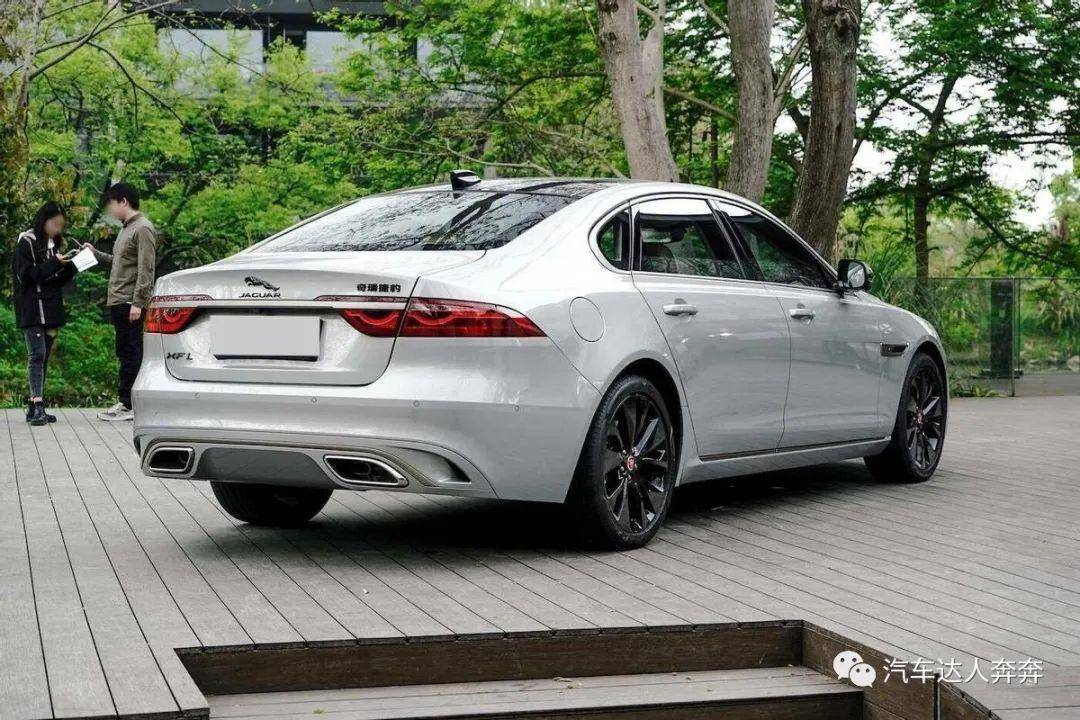 实拍捷豹XFL：全系2.0T+采埃孚8AT，实力不输5系，到底香不香？