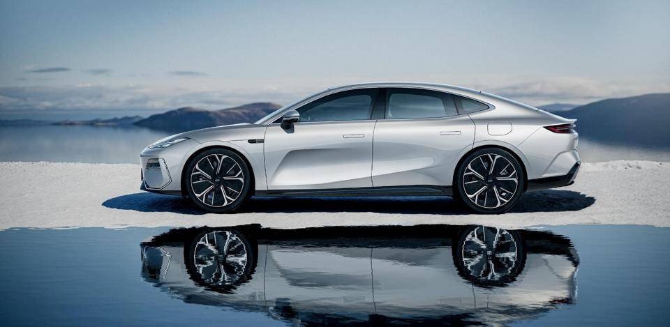 风阻低至0.199Cd，SEA架构首款轿车吉利银河E8它来了