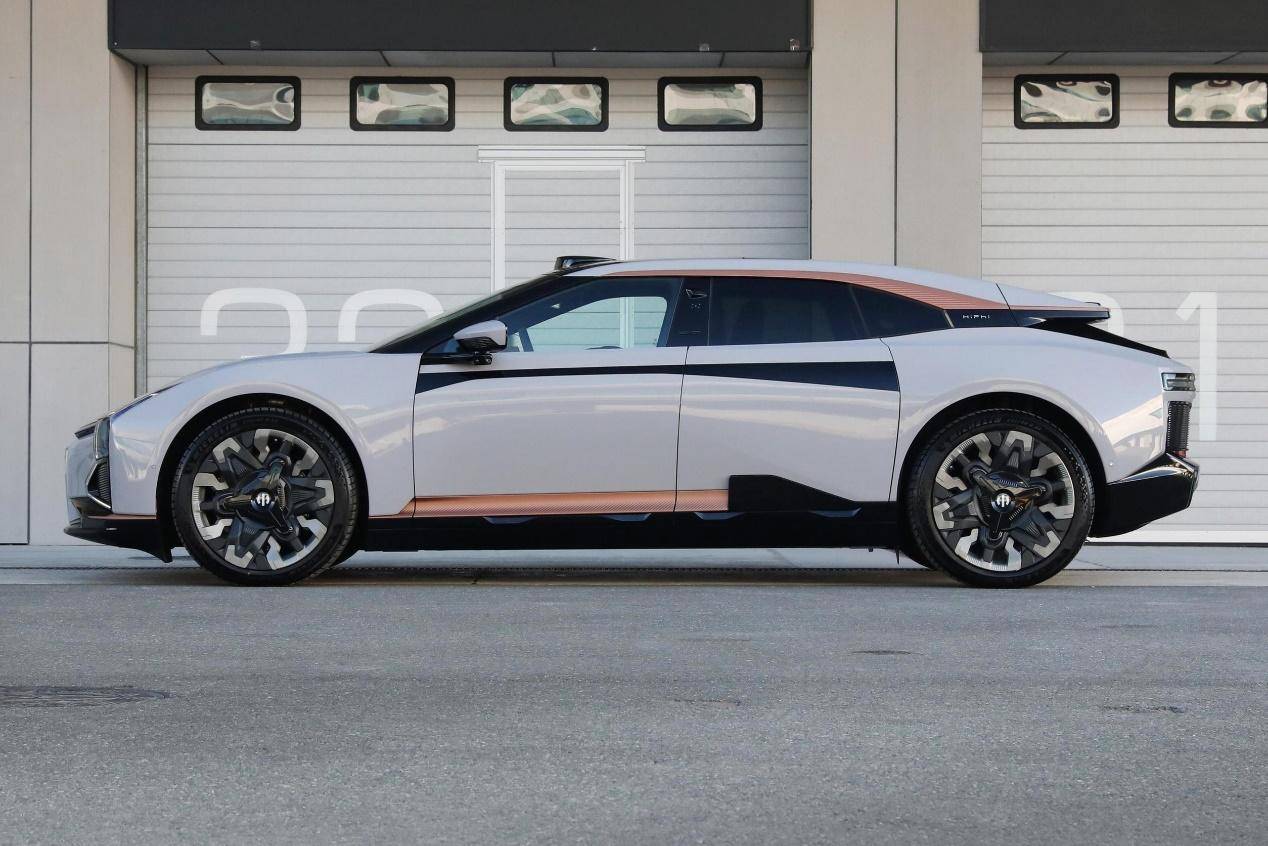 售价依旧太贵！HiPhi Z城市版51万起，电池组缩小且取消炫目交互灯