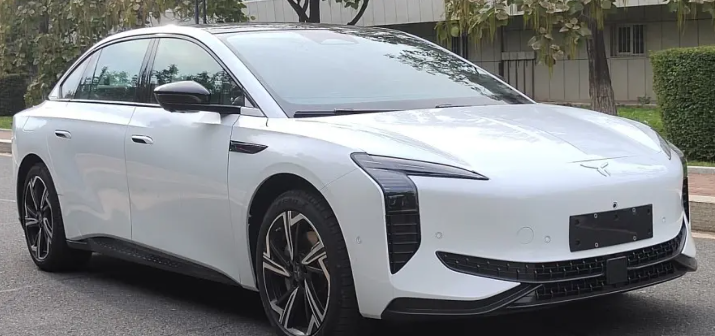 配双电机四驱系统！红旗EH7谍照曝光，竞争比亚迪汉和极氪001