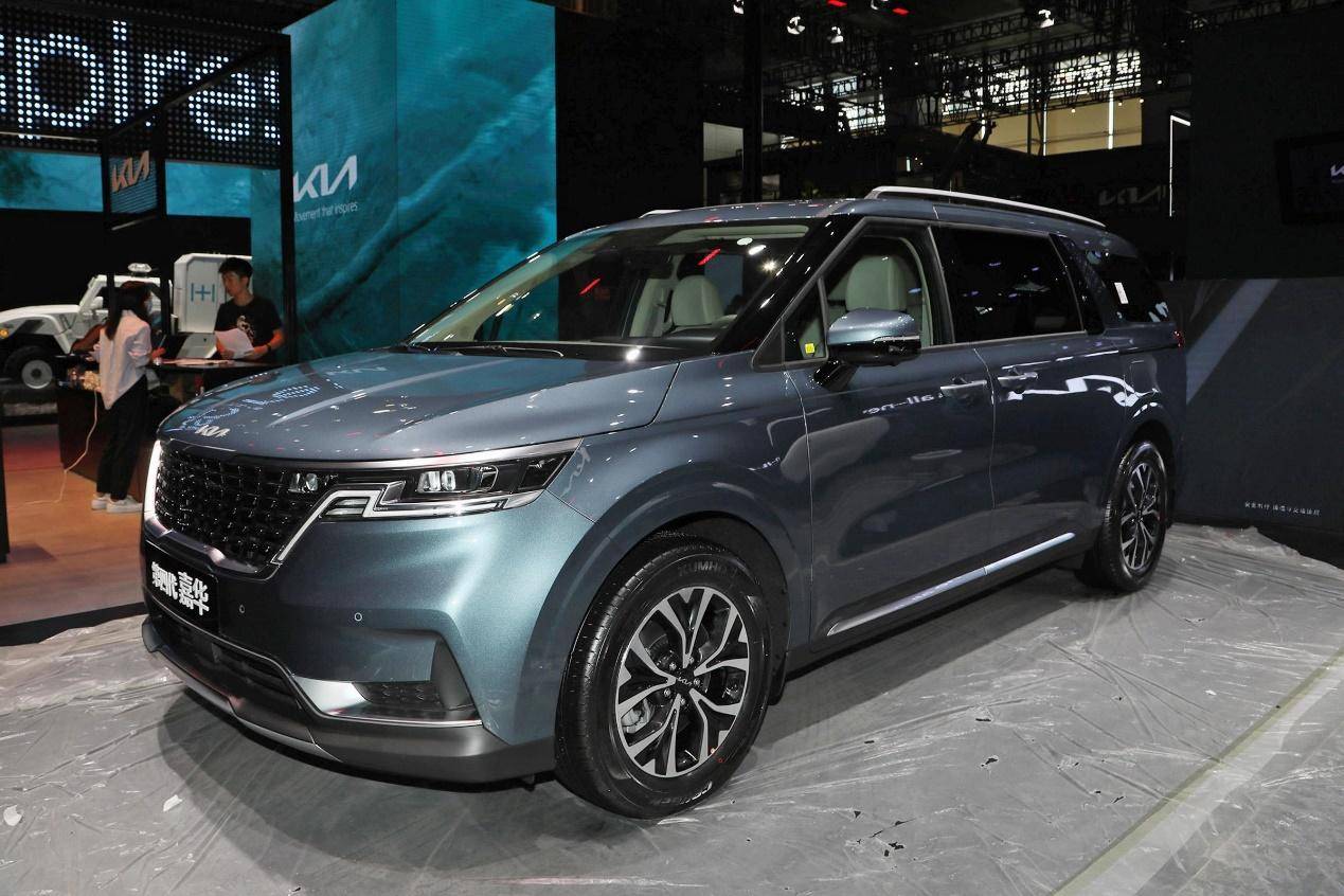 被价格耽误的好MPV！新款起亚嘉华海外亮相，搭载1.6T混动系统