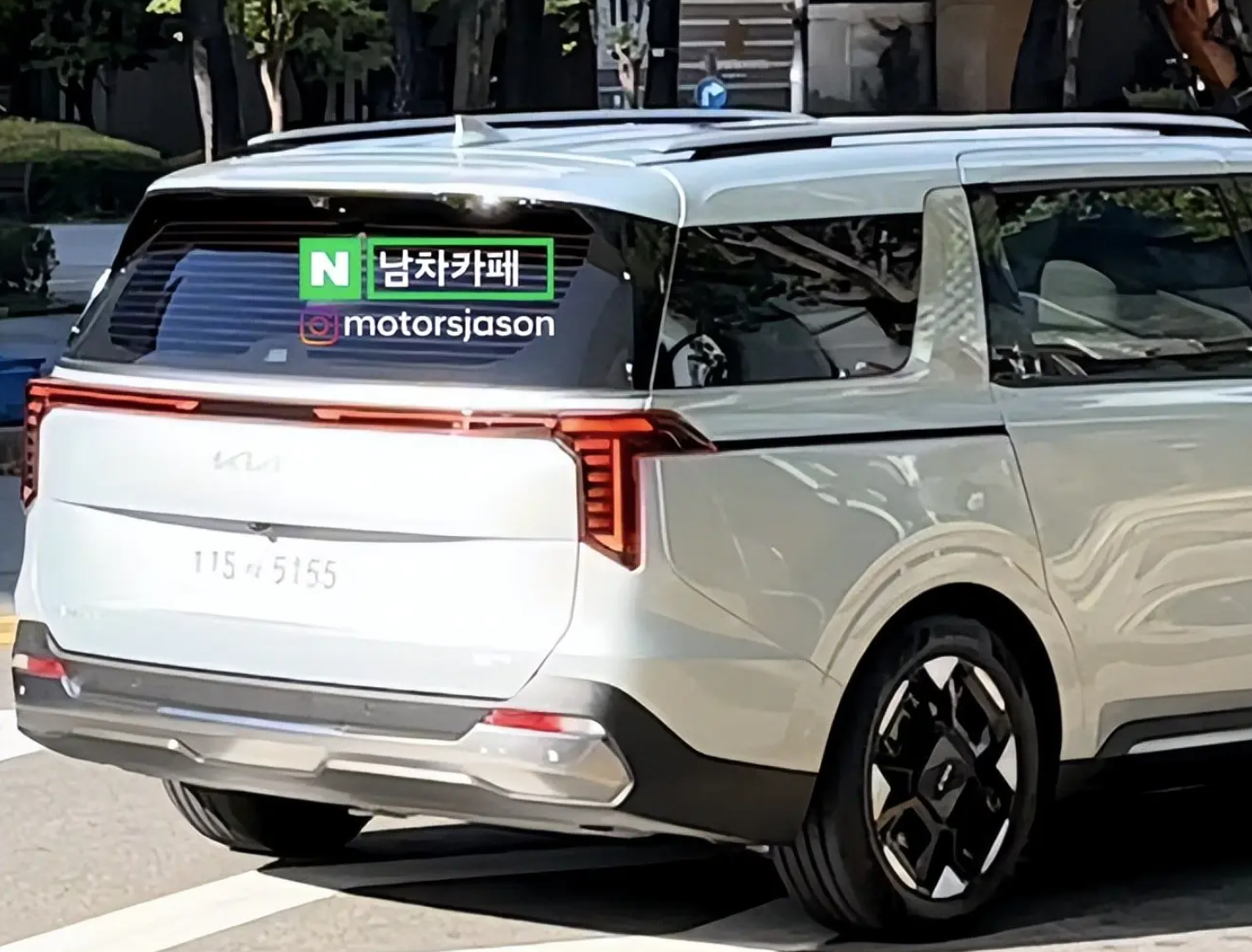 被价格耽误的好MPV！新款起亚嘉华海外亮相，搭载1.6T混动系统