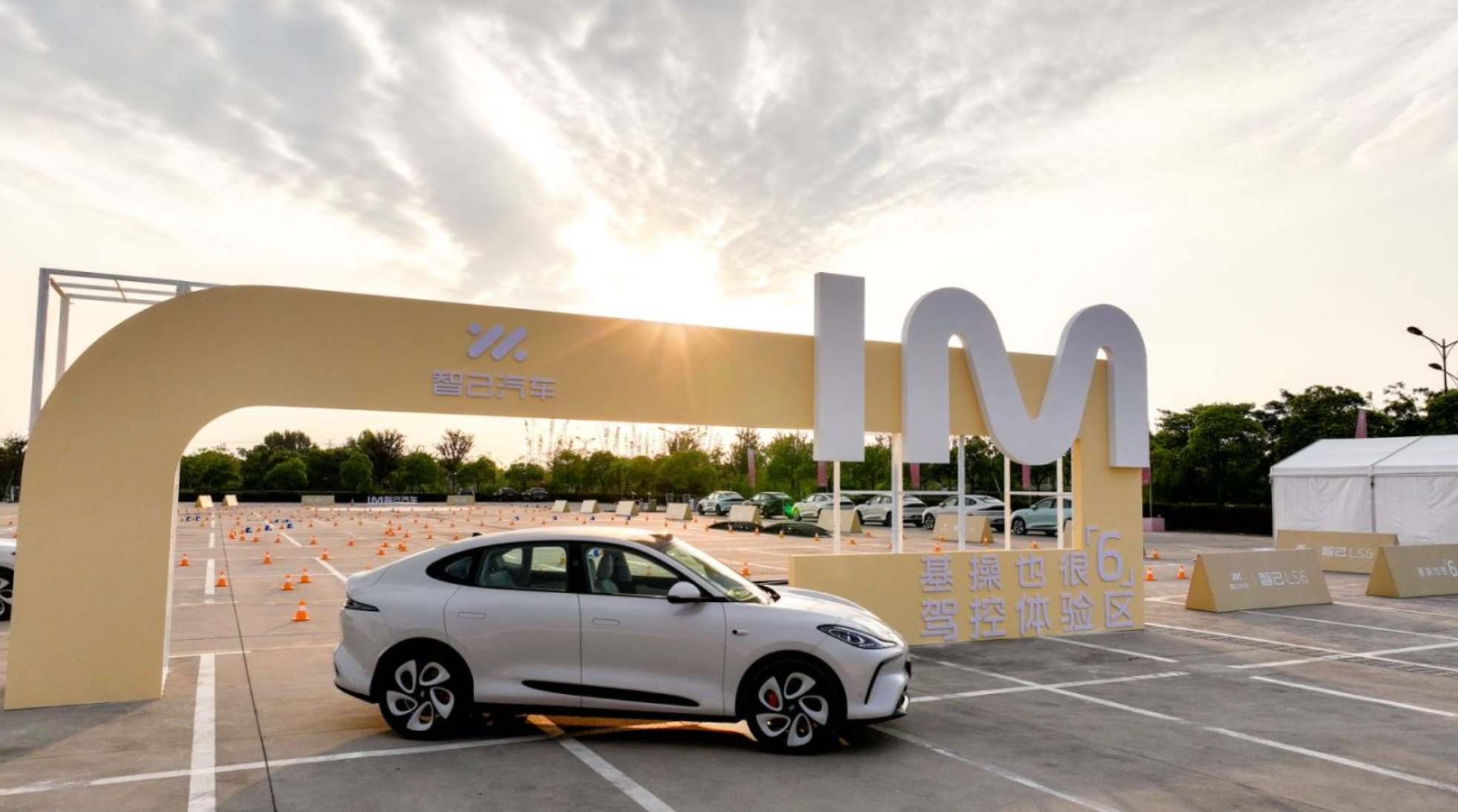 搭载准900V平台的智己LS6 性能真如官方所说那样强悍吗？