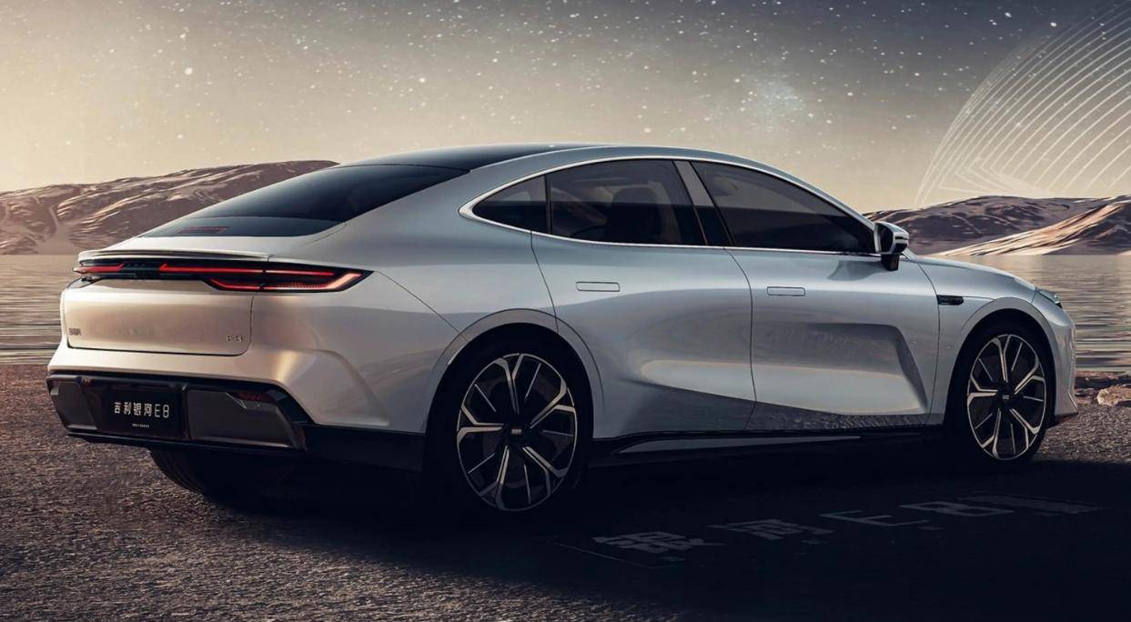 汉EV对手来了！吉利银河E8发布，外形吸睛、内饰8K屏，或20万起售