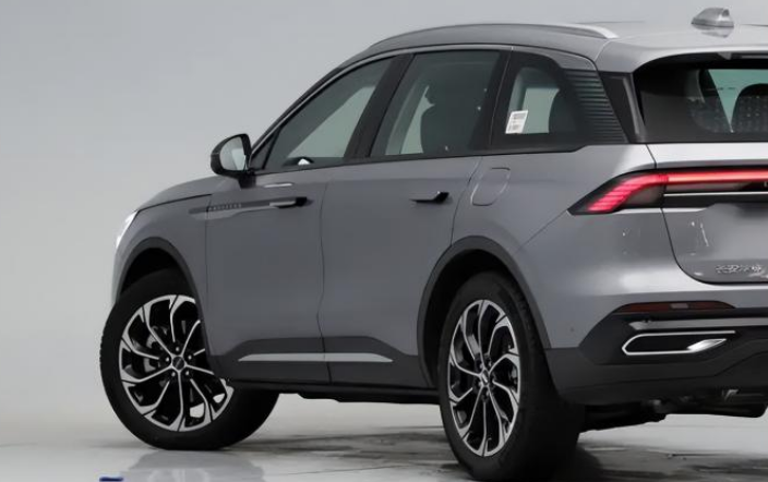 28万买豪华SUV？完胜Q5L，2.7T排量配V6引擎，爆发322Ps