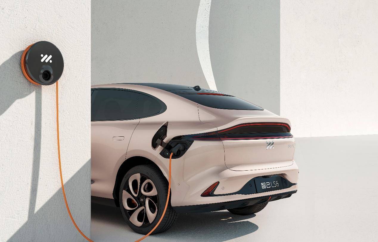 智己LS6：900V性能天花板，智能电动SUV界的当红新星