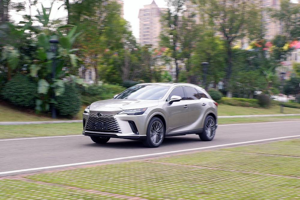 现在还有人愿意花50万买雷克萨斯RX350h？车主有话说