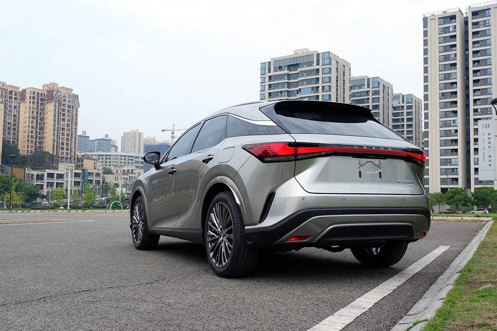 现在还有人愿意花50万买雷克萨斯RX350h？车主有话说