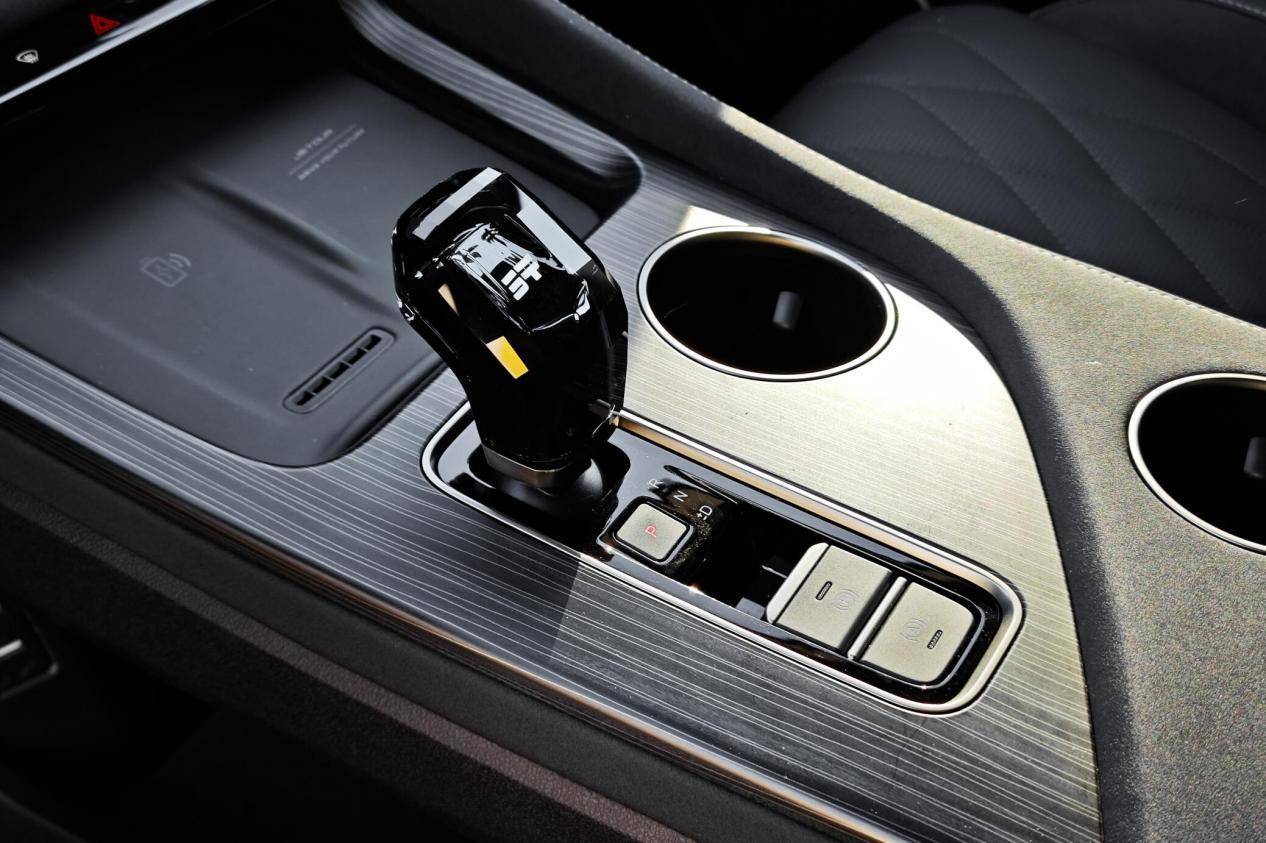 捷途山海品牌发布，家用大7座插混SUV山海L9售价16.69万起